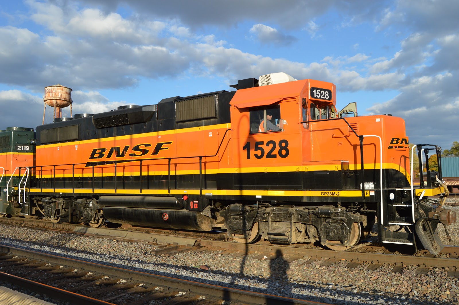 Towns and Nature: Mendota, IL: BNSF Railfan Action