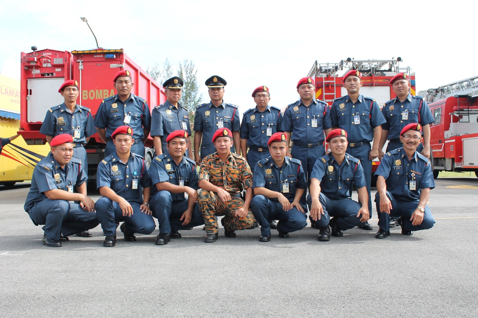 BALAI BOMBA DAN PENYELAMAT LOPENG: PEGAWAI BOMBA BALAI BOMBA DAN ...