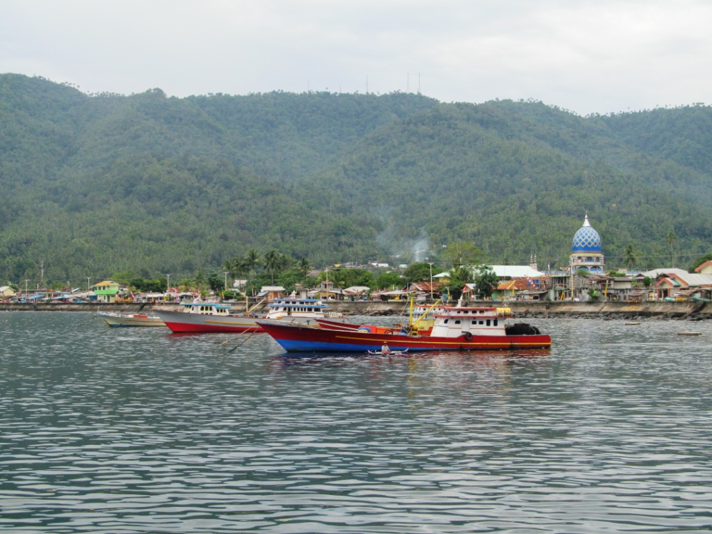 SAILING HELENA: Batoenderang, island Sangihe, Indonesia