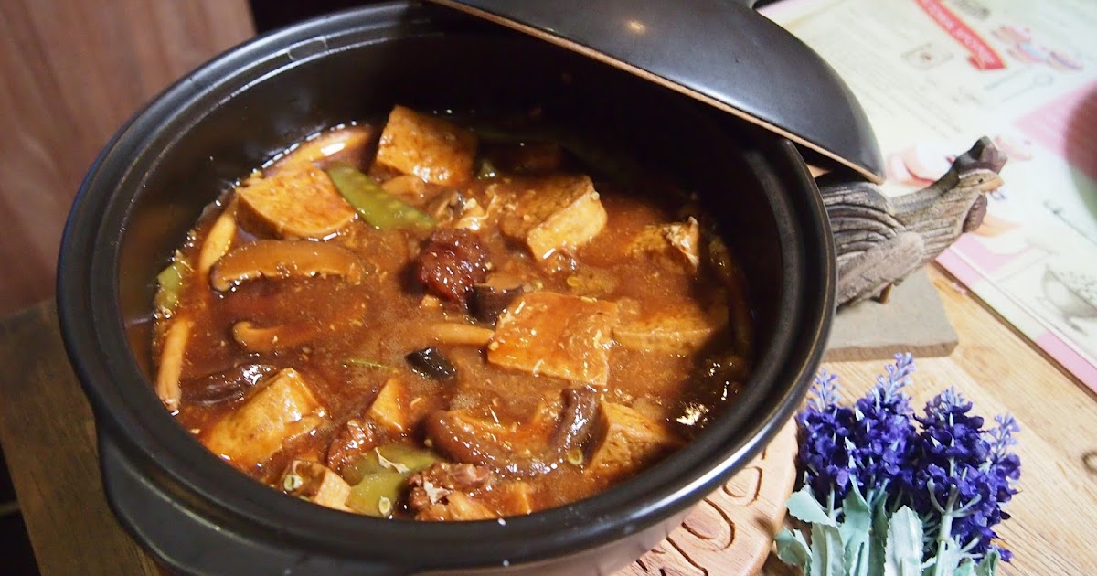 Claypot Braised Tofu with Mushrooms // 砂煲红烧豆腐