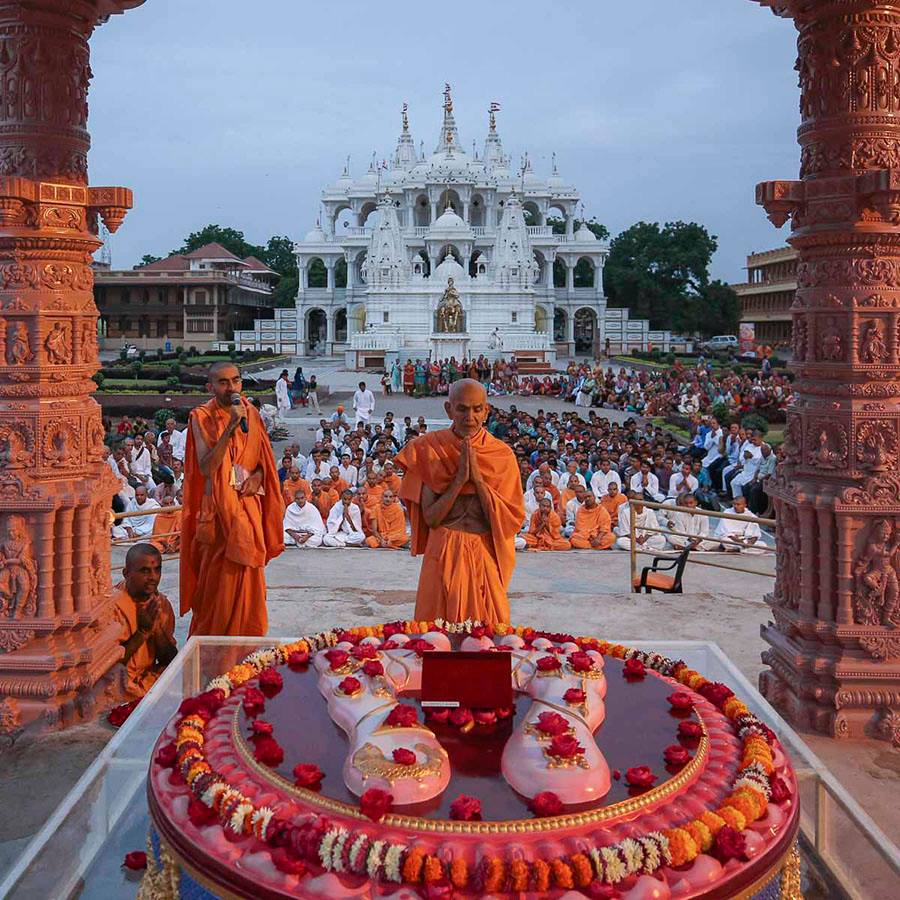Pramukh Swami Bapa Smruti Mandir(Temple) in Swaminarayan Temple ...