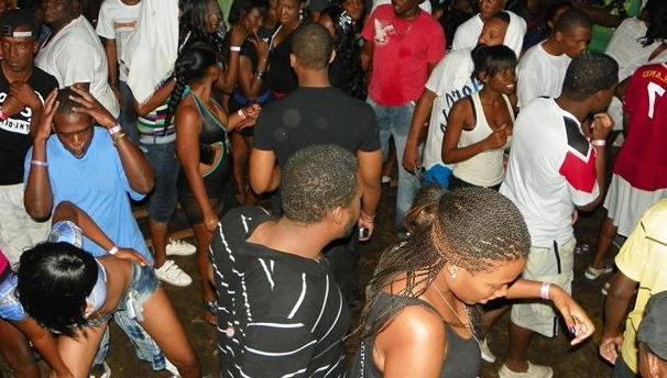 LETZ VIEW PICS: DAGGERING DANCE PICS