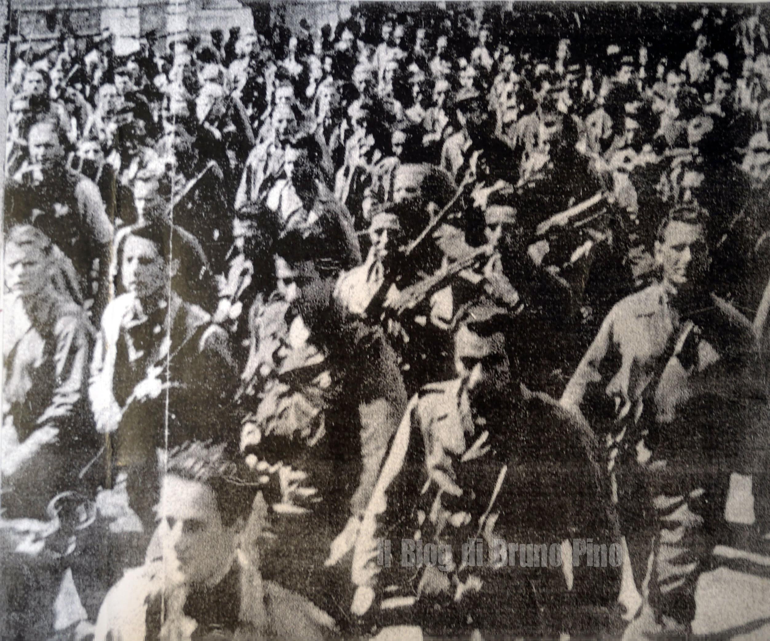 25 aprile 1945. Uno scatto della sfilata dei Partigiani a Genoa – Il ...