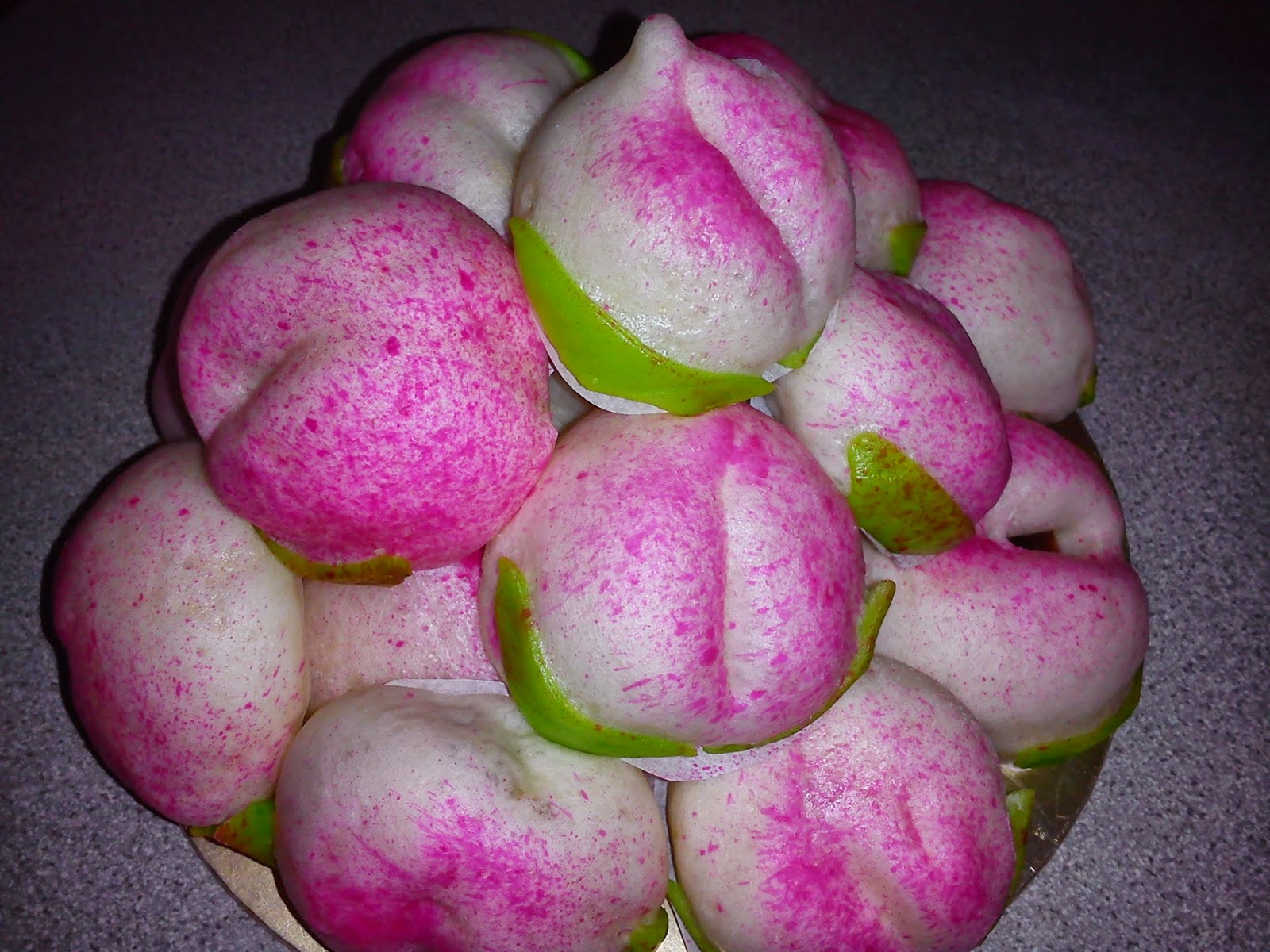 Cooking Pleasure: LONGEVITY PEACH BUNS [寿桃包]