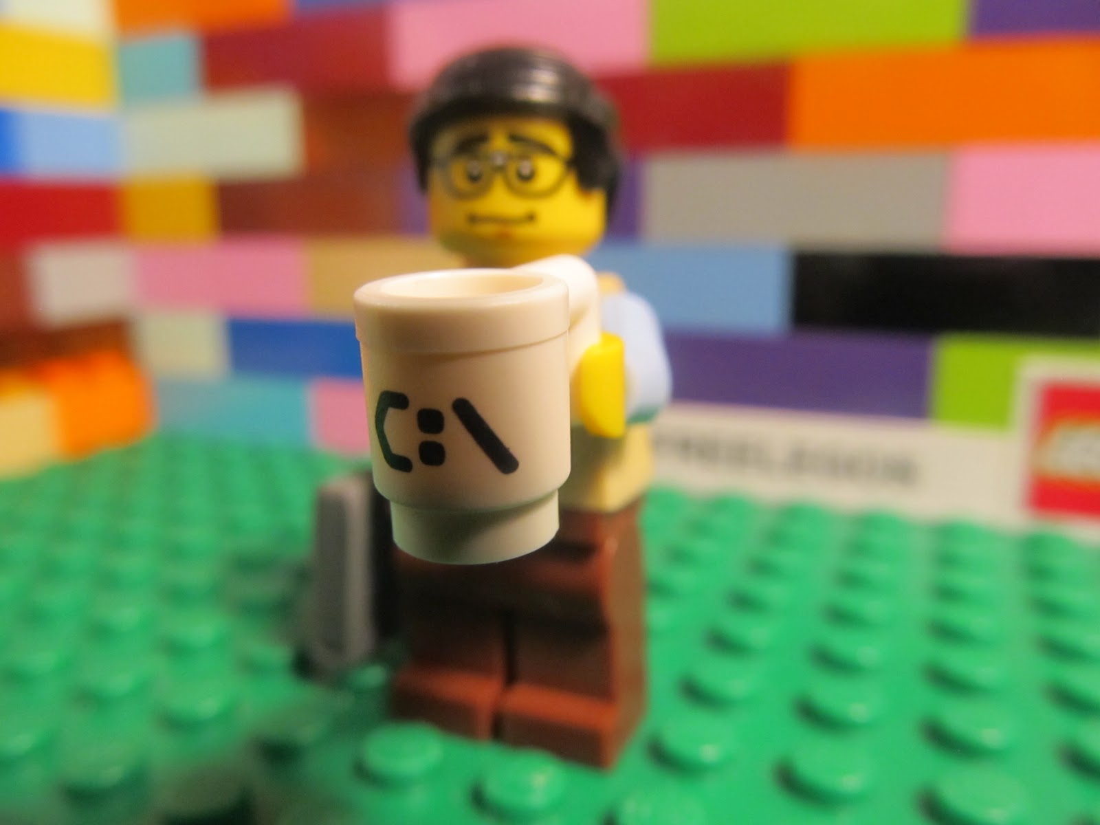 Lego COMPUTER PROGRAMMER GEEK NERD minifigure w/ cup mug and computer ...