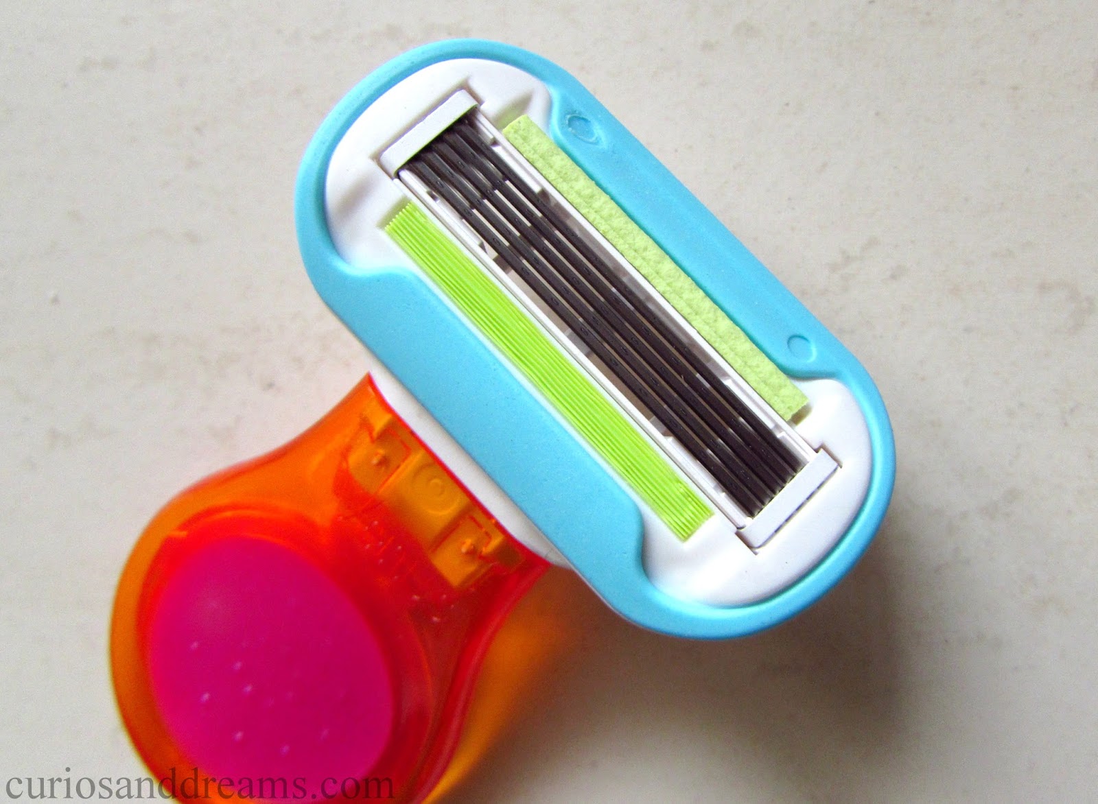 The Perfect Razor For Travel, Gillette Venus Snap : Review - Curios and ...