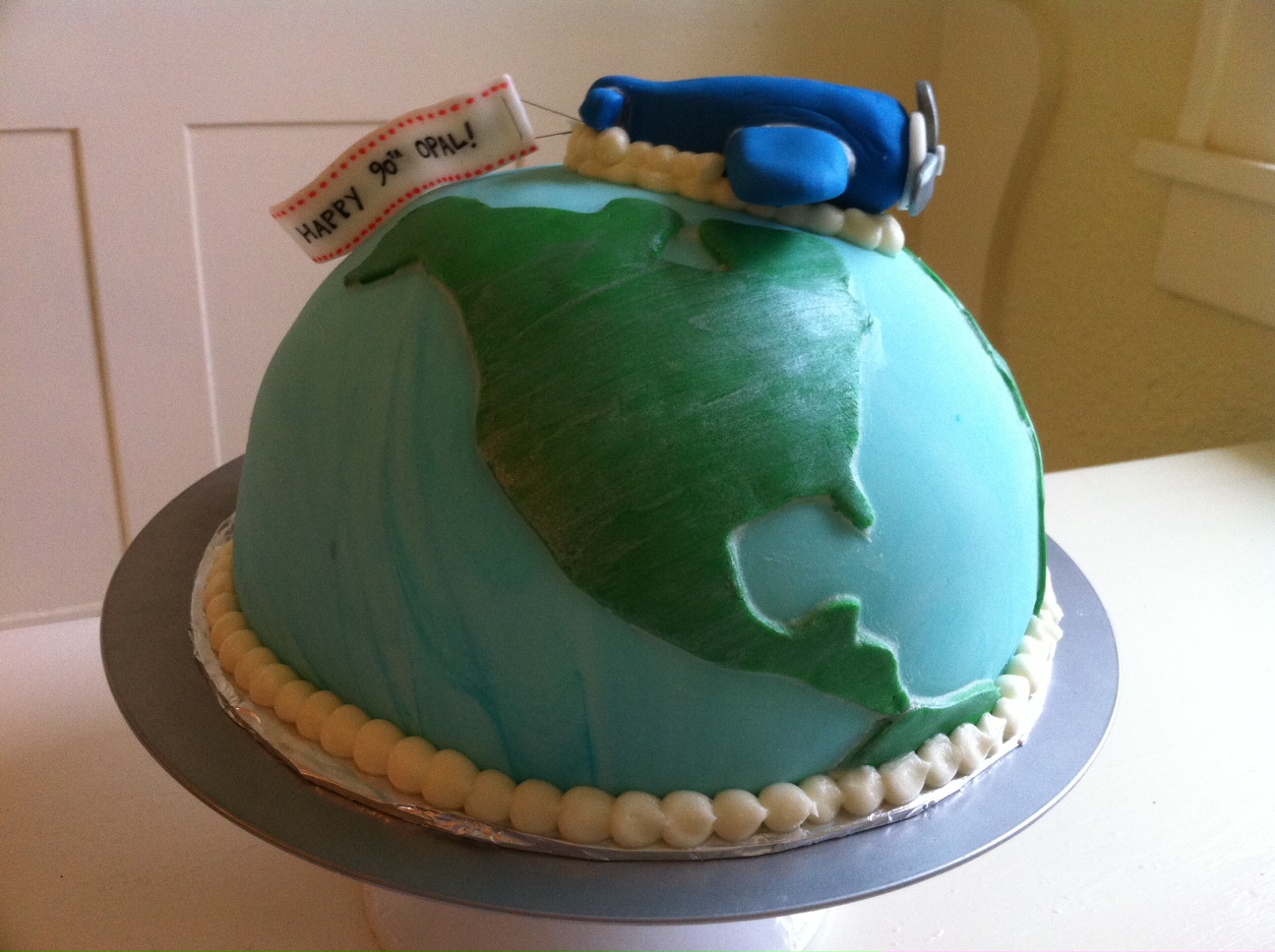 Little Olsen: Photo Friday: Making of the Globe Cake