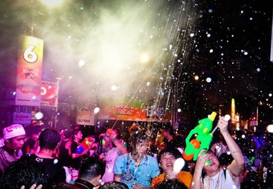 remawadee.com: Bangkok Pictures Songkran.