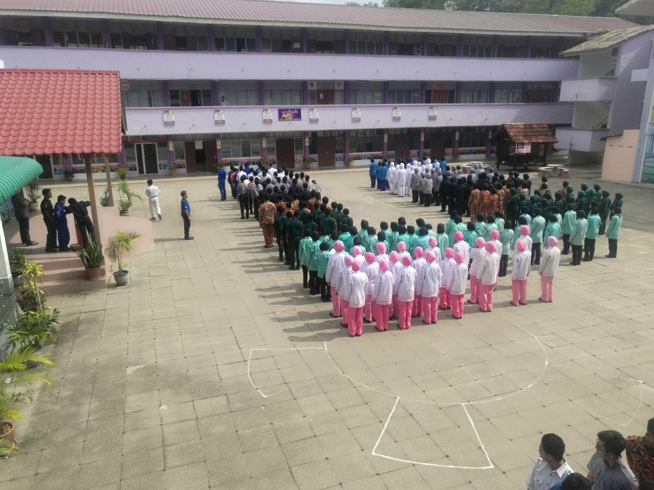 BLOG SAINA: Latihan Kawad Unit Uniform