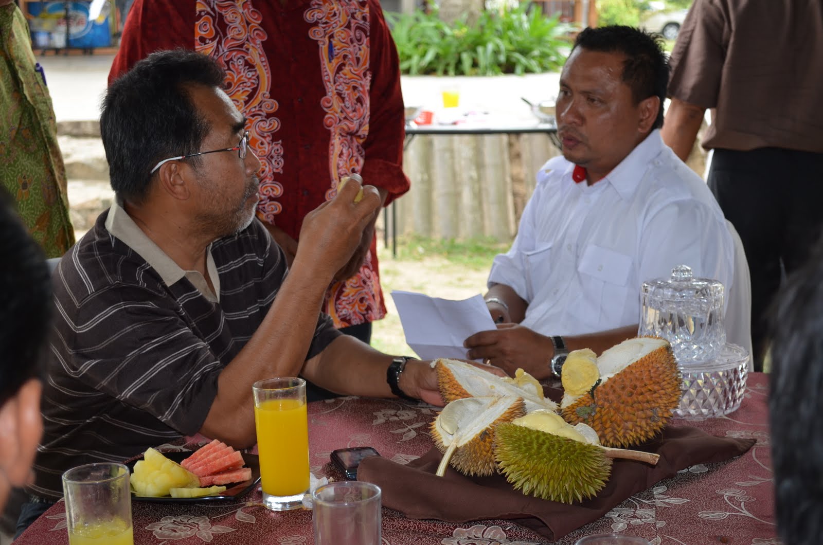 CHEDOQ BEACH RESORT: JAMUAN MAKAN TENGAH HARI TYT DATO' SRI DR ...