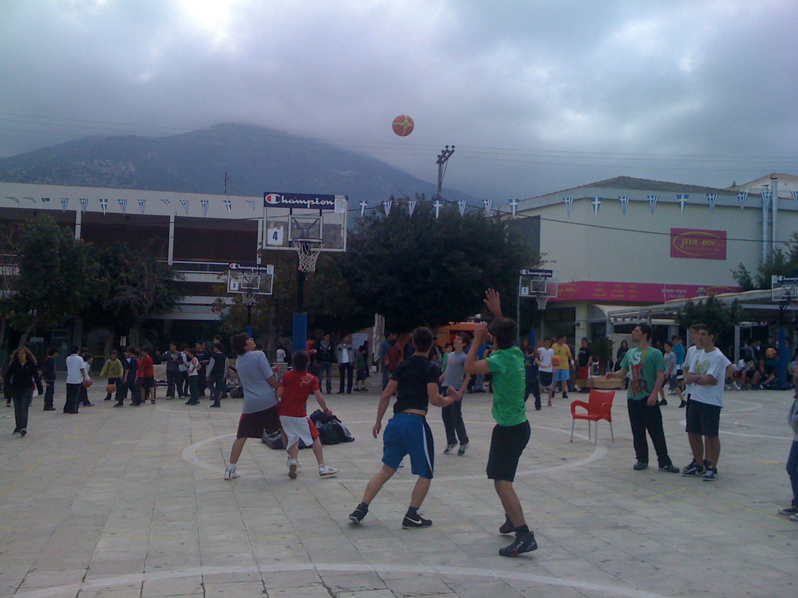 Kyparissia News Blog: Με επιτυχια το τουρνουα μπασκετ 3x3 στη Κυπαρισσια.