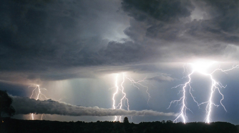 Increíbles rayo luminoso fotografiados por Michael Bath - Artemodern