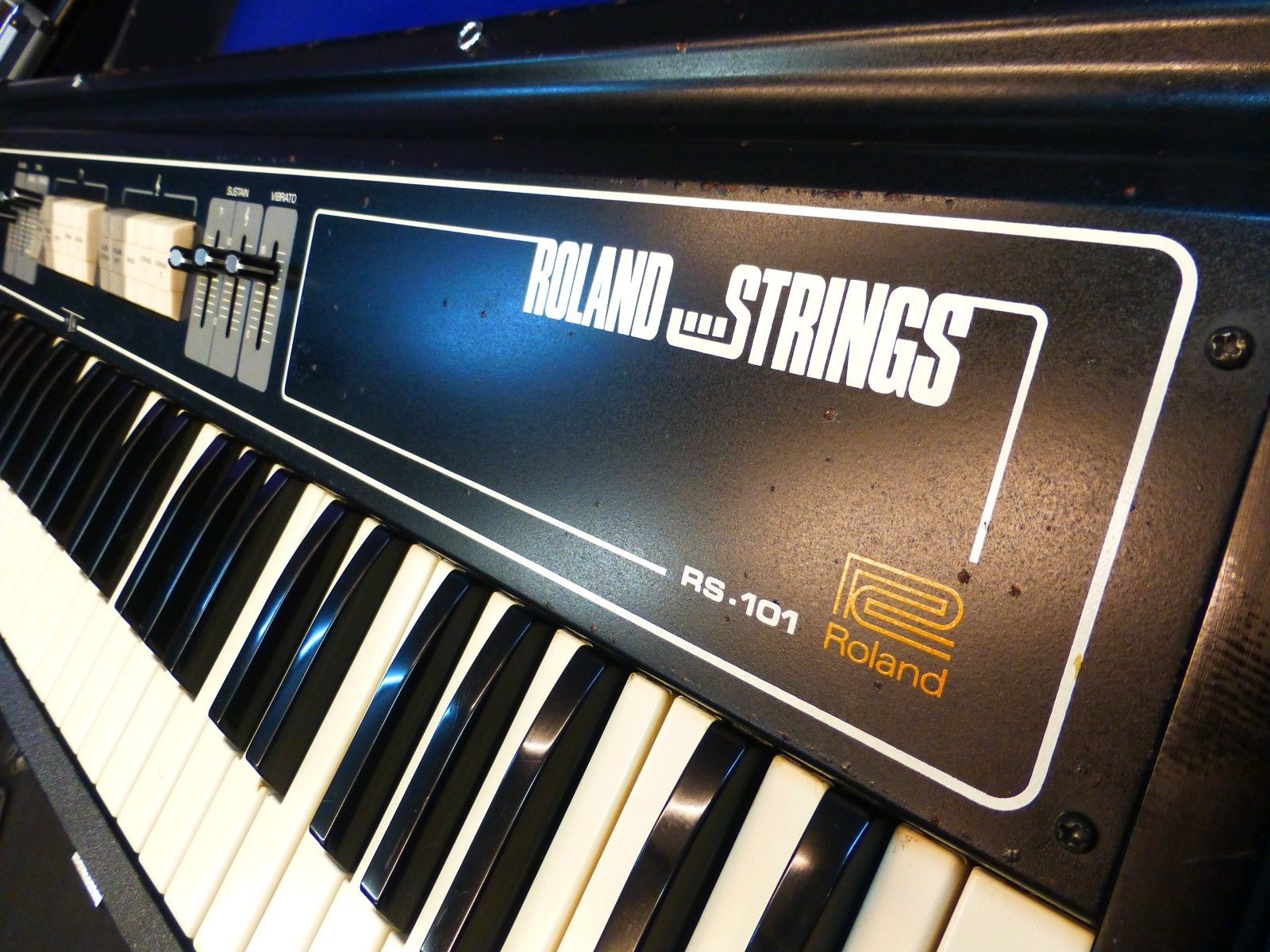 MATRIXSYNTH: ROLAND RS-101 STRINGS SYNTHESIZER