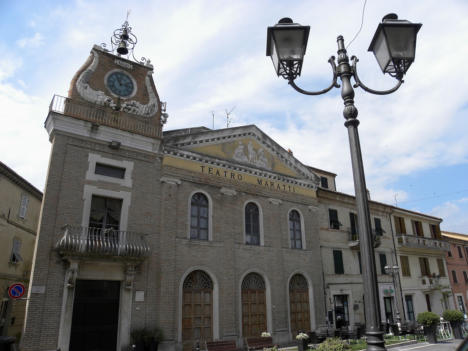 Camerano ( AN ), terra del Rosso Conero - THE MARCHE EXPERIENCE