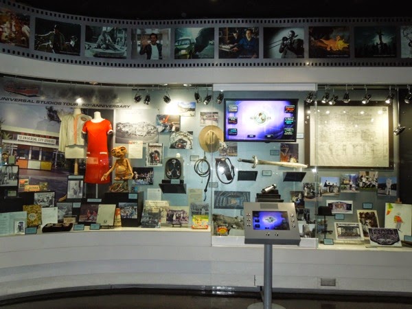 Hollywood Movie Costumes and Props: New cinematic and televisual ...