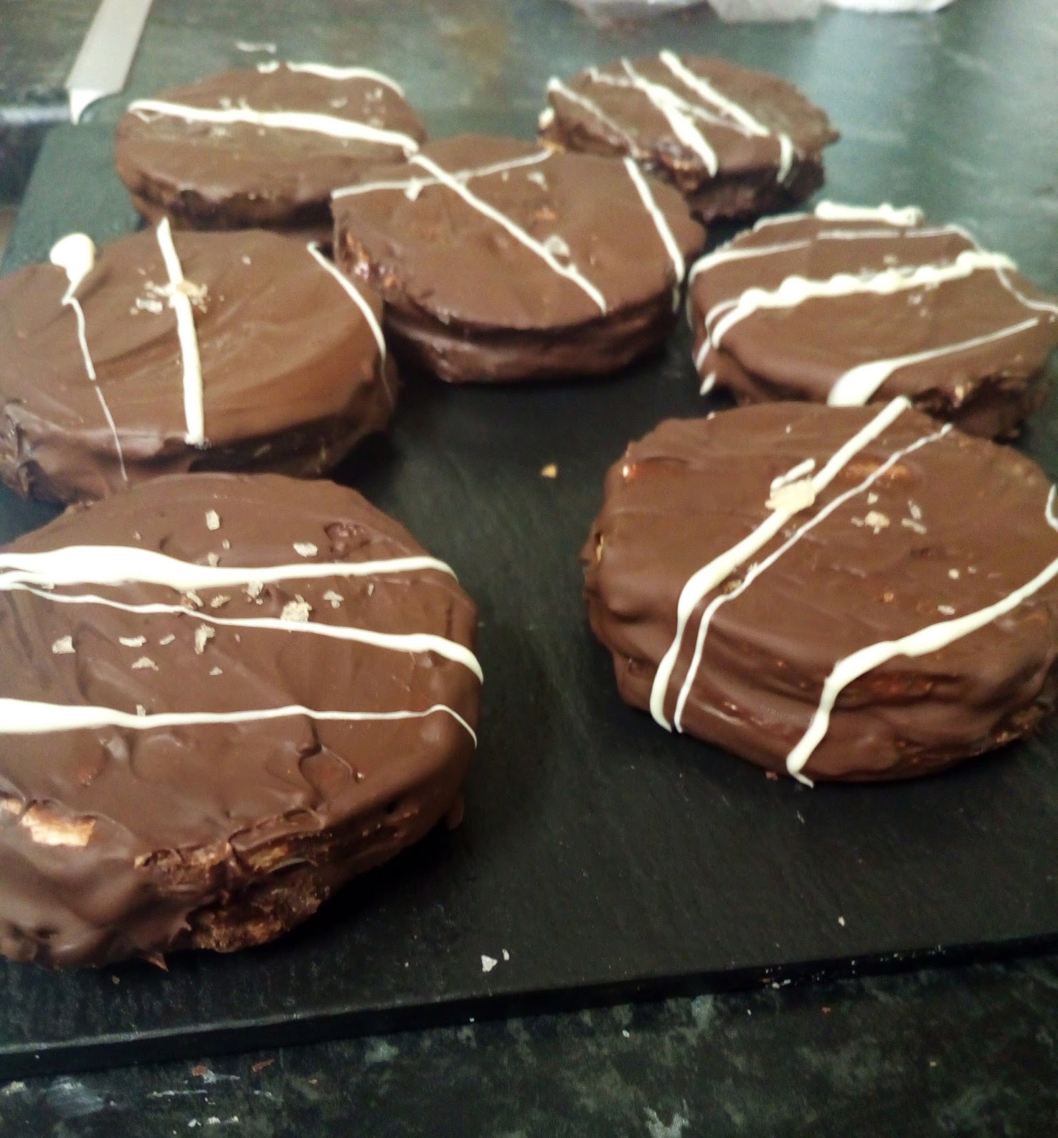 Blueberry and Dark Chocolate Wagon Wheels | Honeycomb Crunchies