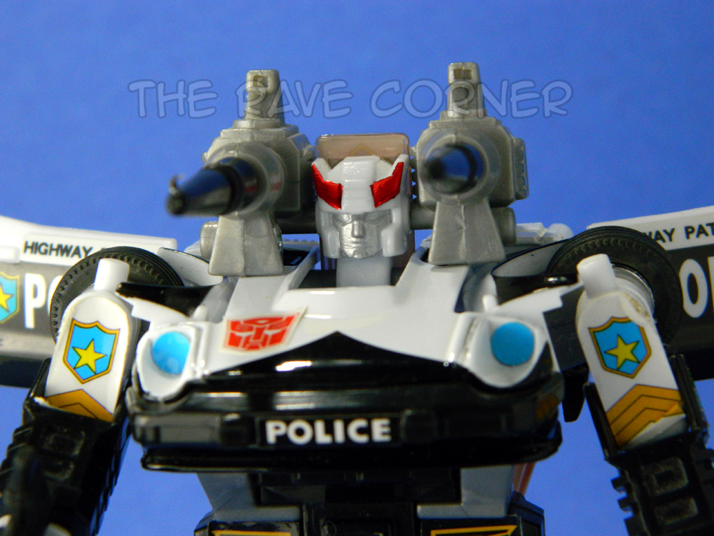 The Rave Corner: Transformers Commemorative Series Prowl Figure Review