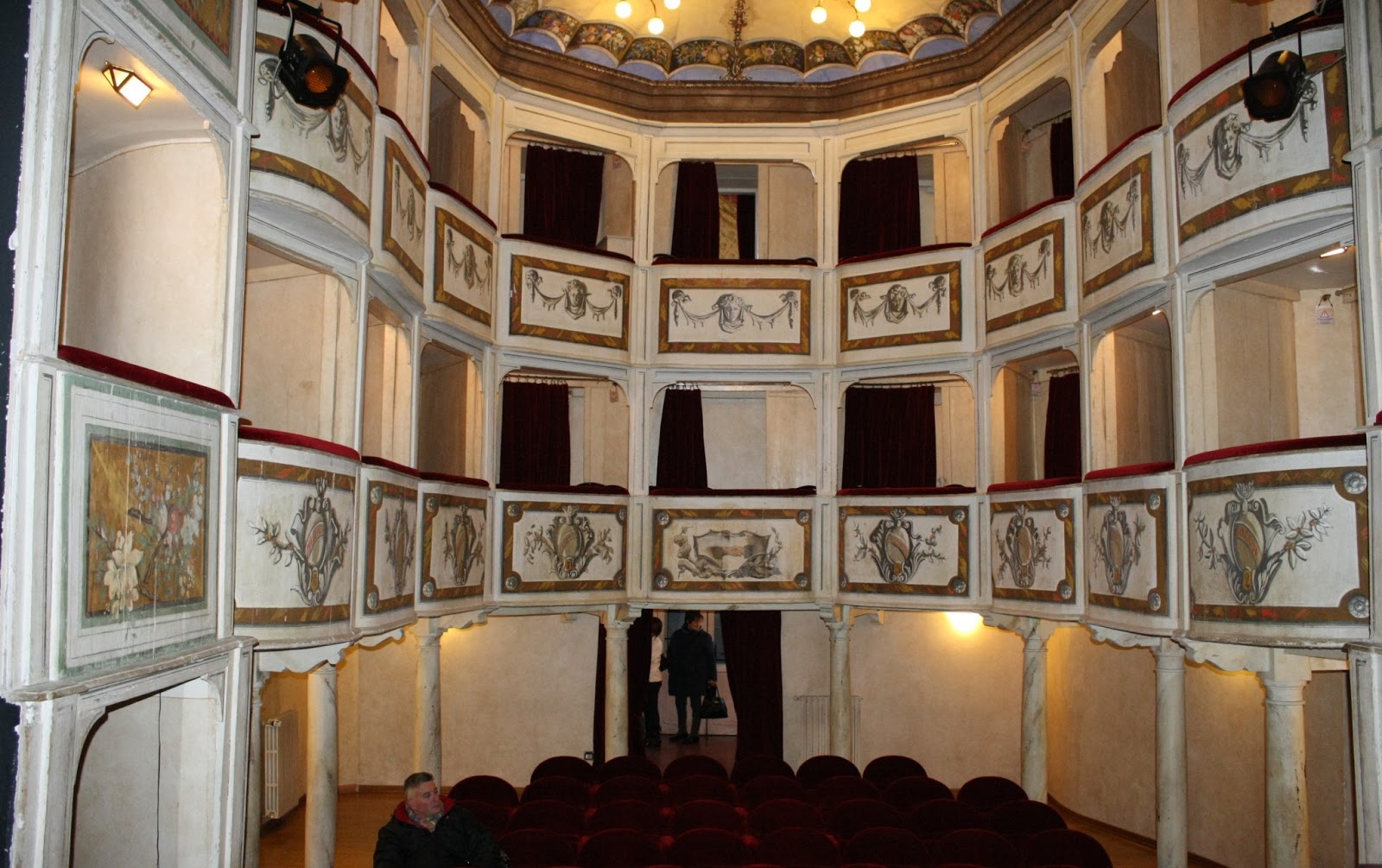 In bocca al lupo!: Teatro della Concordia, el teatro más pequeño del mundo