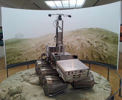 SPACE RELICS: Le Robot rover planétaire LAMA du Musée des Arts et ...