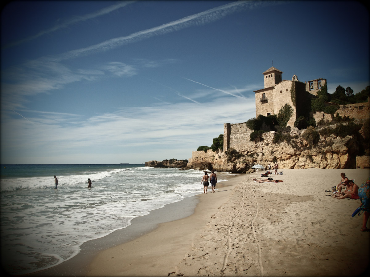 Wandering around barcelona: Camino de Ronda and the beach of Altafulla ...