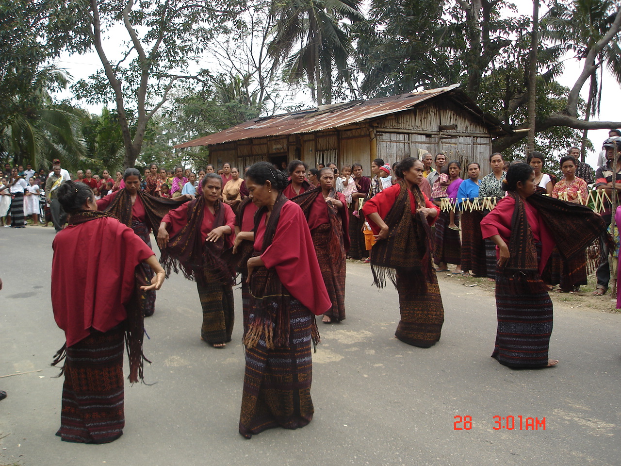 27 Gambar Pakaian Adat Ende Lio, Modis Dan Menawan