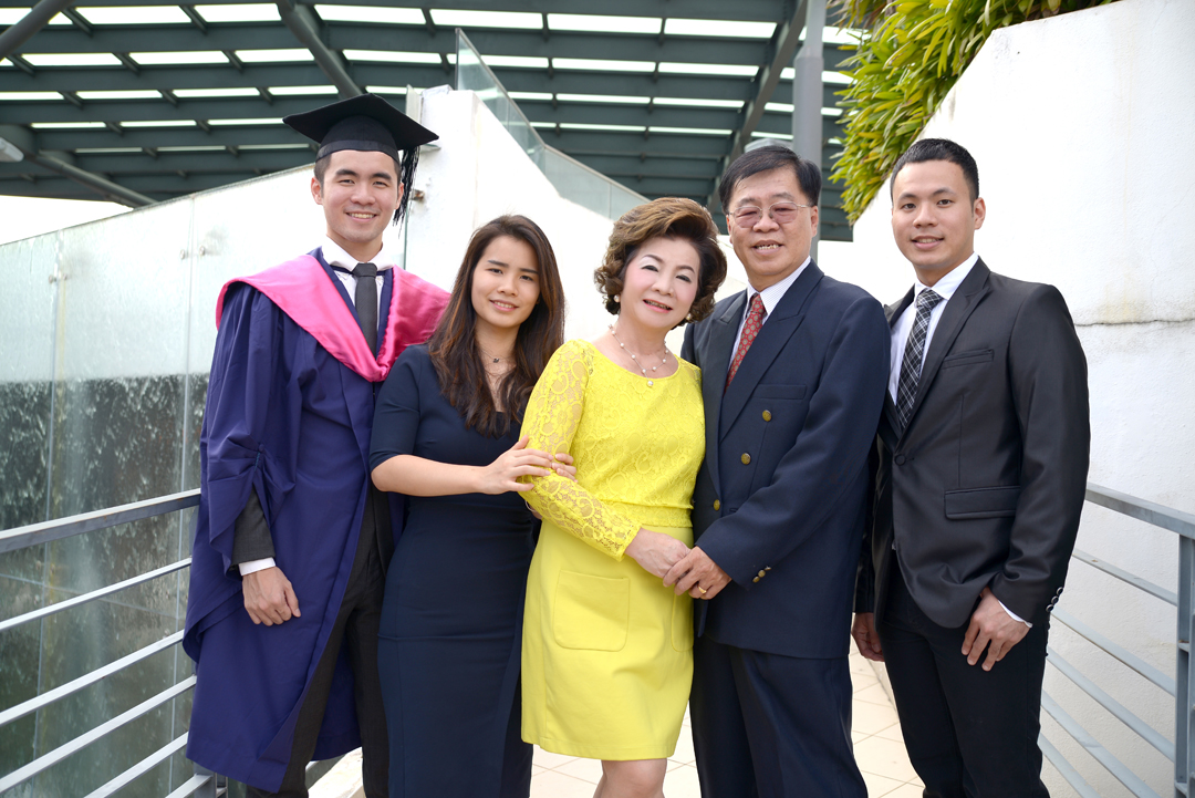 Flame Graduation Photography Studio: (63) Graduation Convocation Family ...