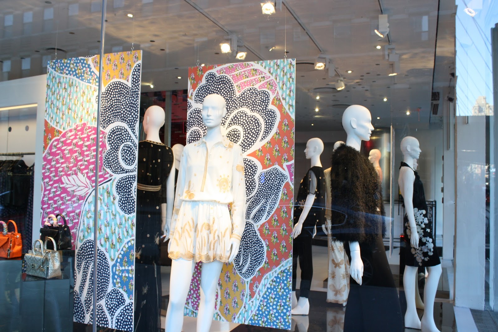 5. Visual Merchandising - Color Story / Creature in Vogue