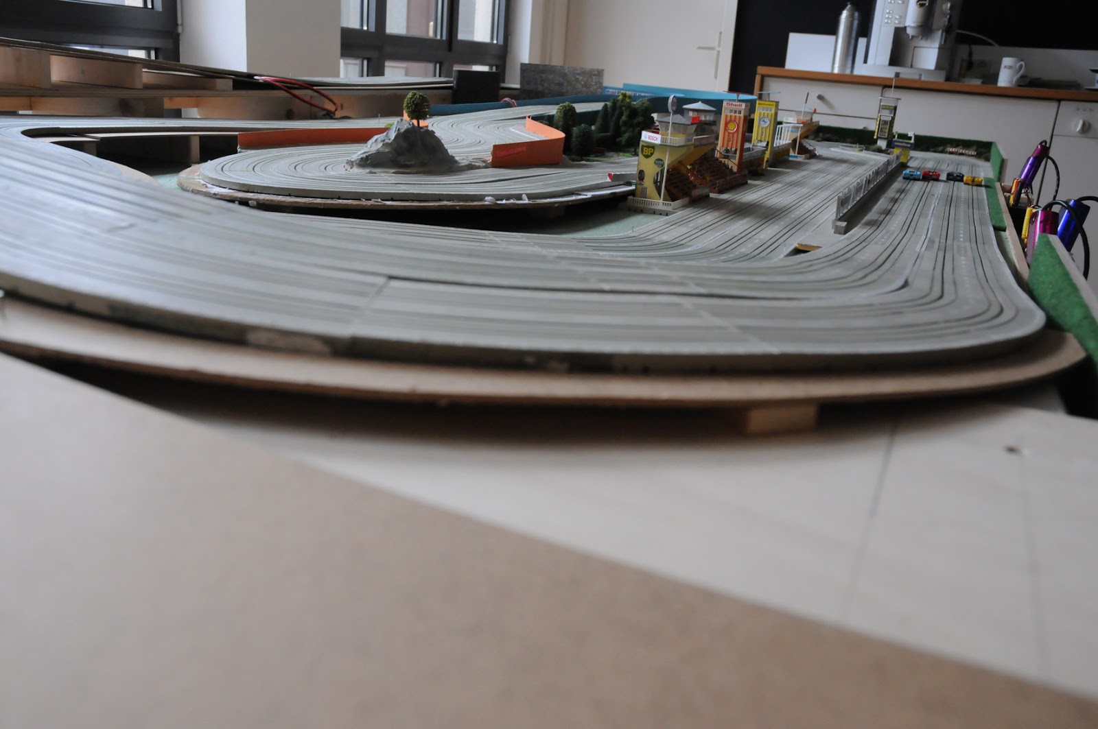 ACAR Faller AMS Rennbahn: Faller AMS - Endlich kommt Bewegung in die Bahn