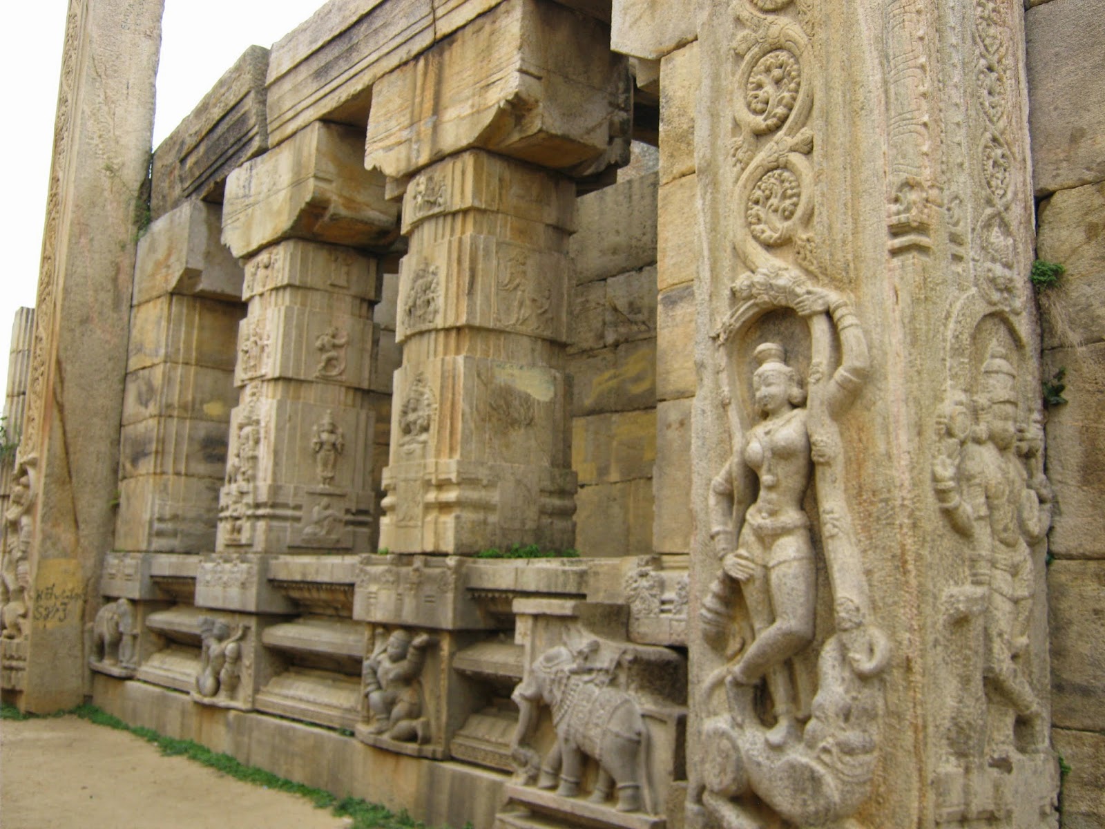 Melukote RayaGopura - Bangalore weekend picnic spots