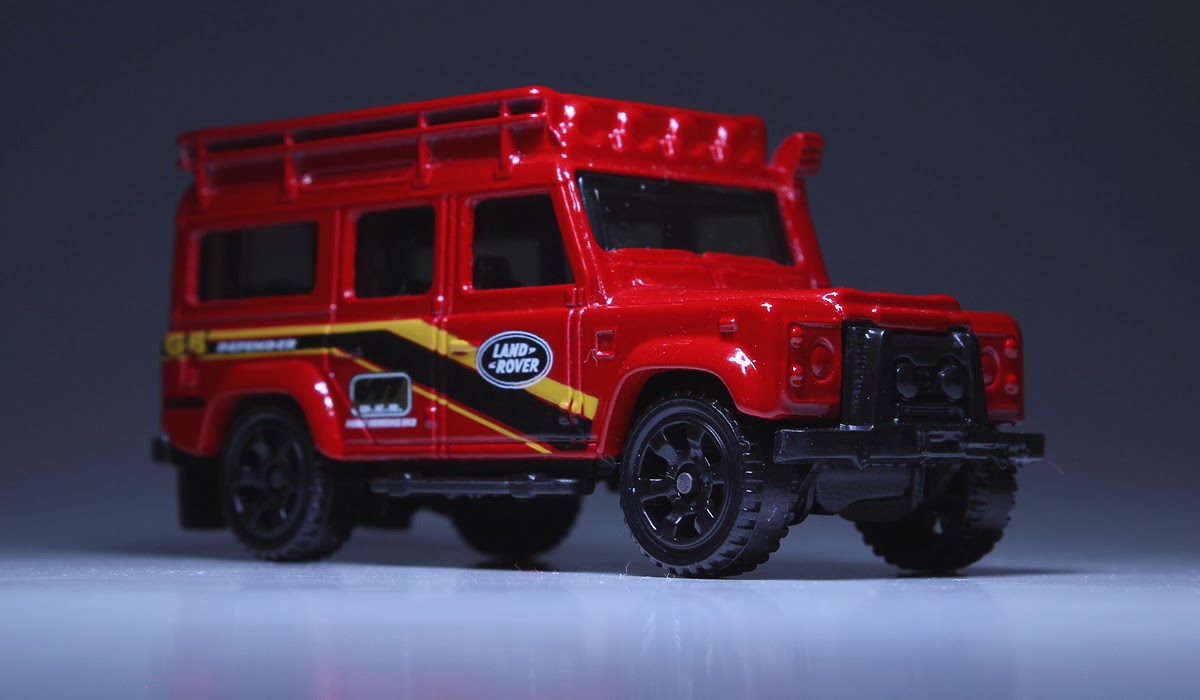 Epic Collage : Land Rover Defender 110S