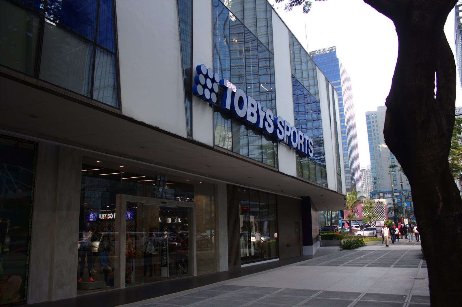 Lemon GreenTea: Toby’s Sports Opens Flagship Store in BGC