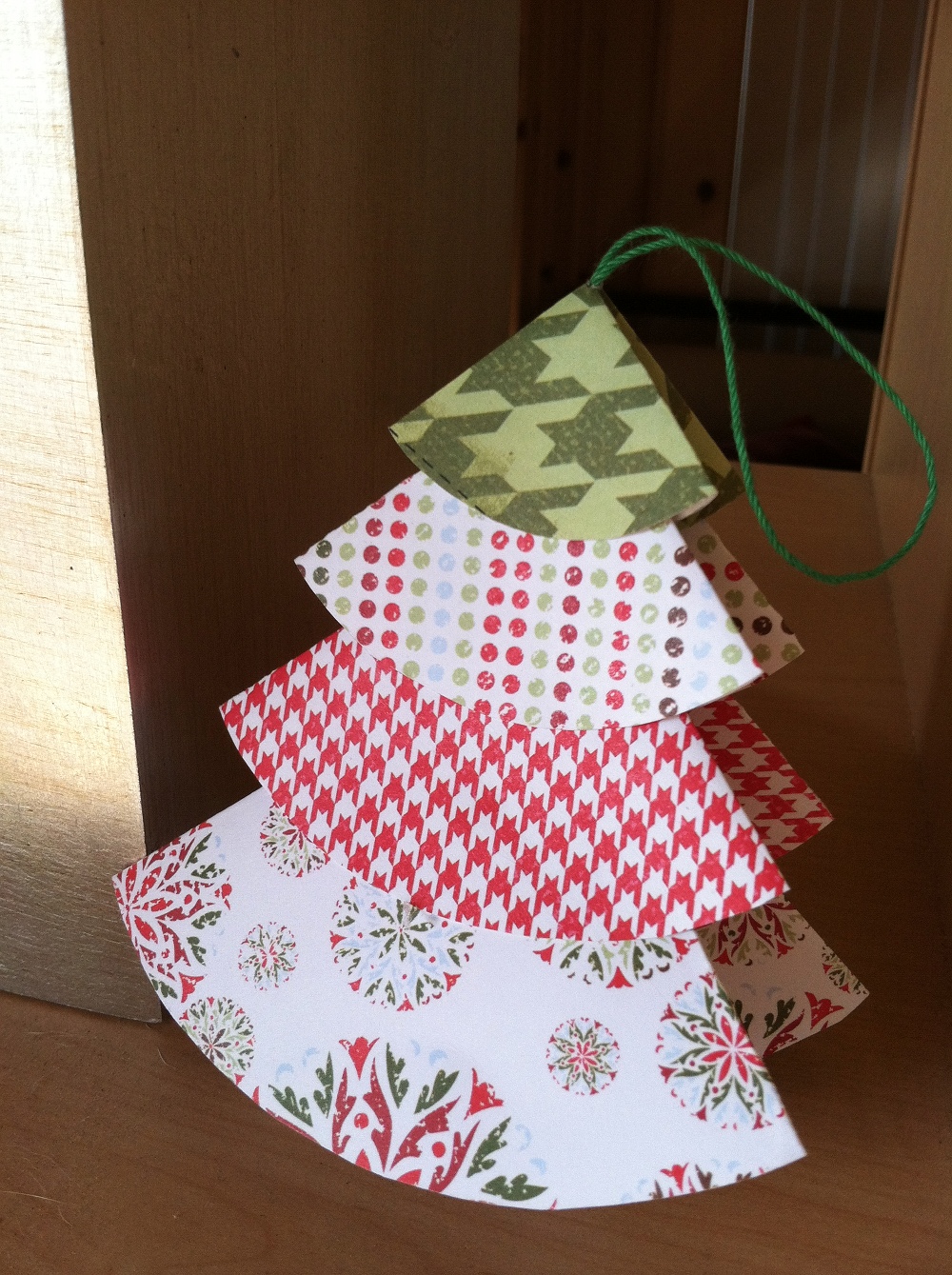 Bonnin Designs: Paper Christmas Tree Tutorial