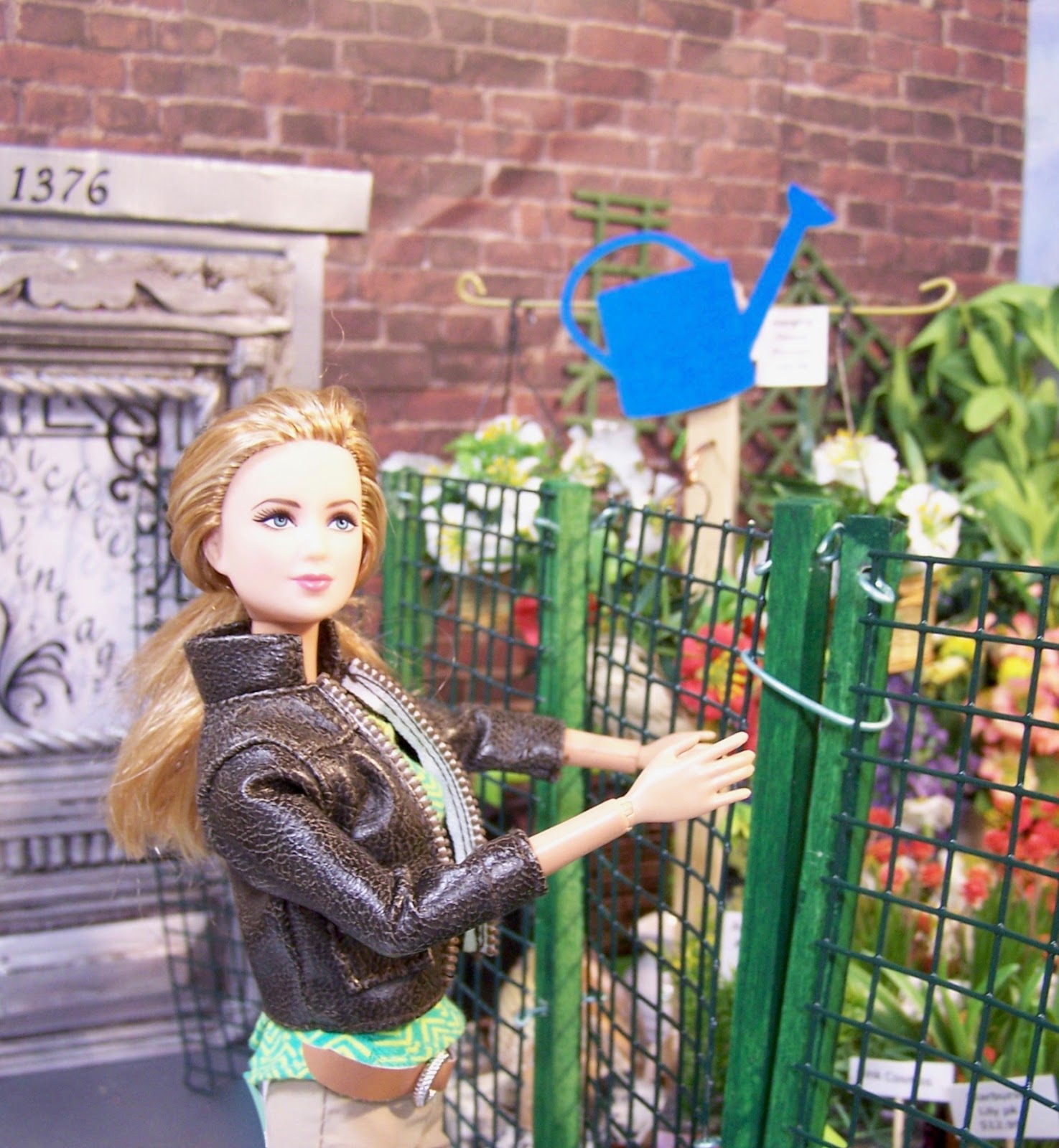 Barbie:OldNewGreenRedo : Trish's Security Fence and Tutorial.