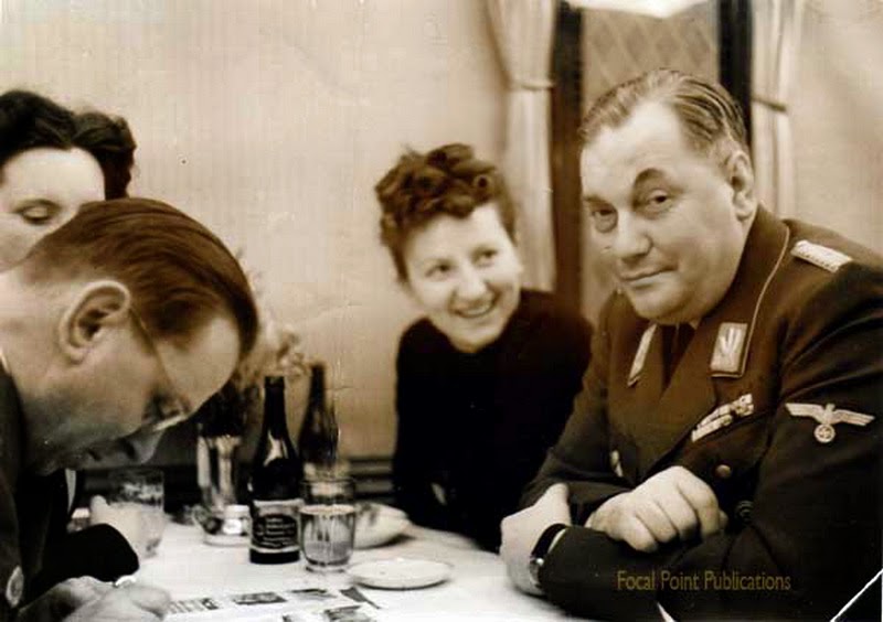 NAZI JERMAN: Foto Adolf Hitler dan Staff-nya