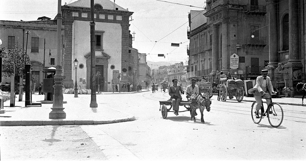Street scene in Palermo, Italy, 1930 ~ vintage everyday