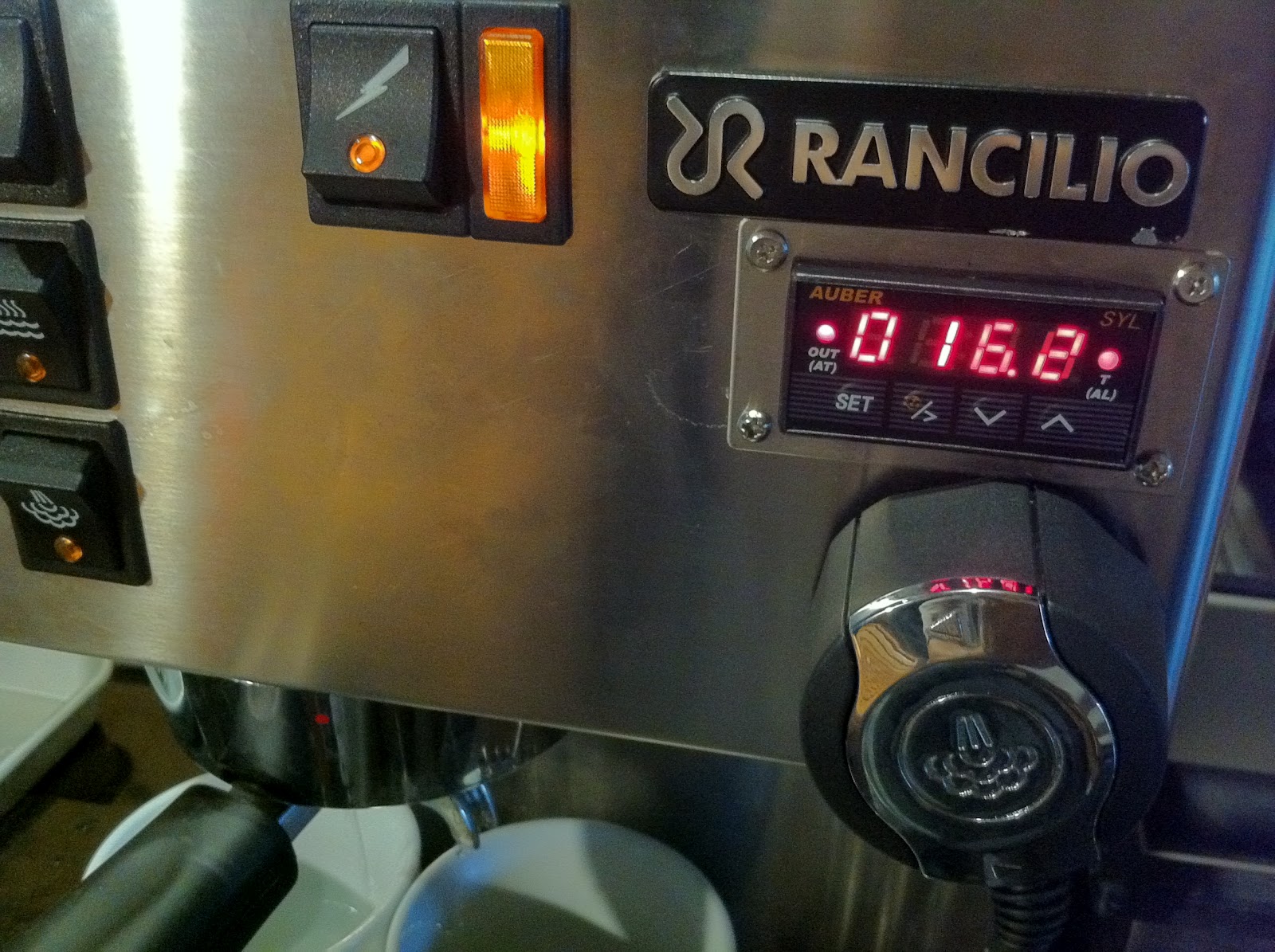 吉備高原のファンキー村: Rancilio SILVIAにAuberのPIDコントローラーを組み込んだ。
