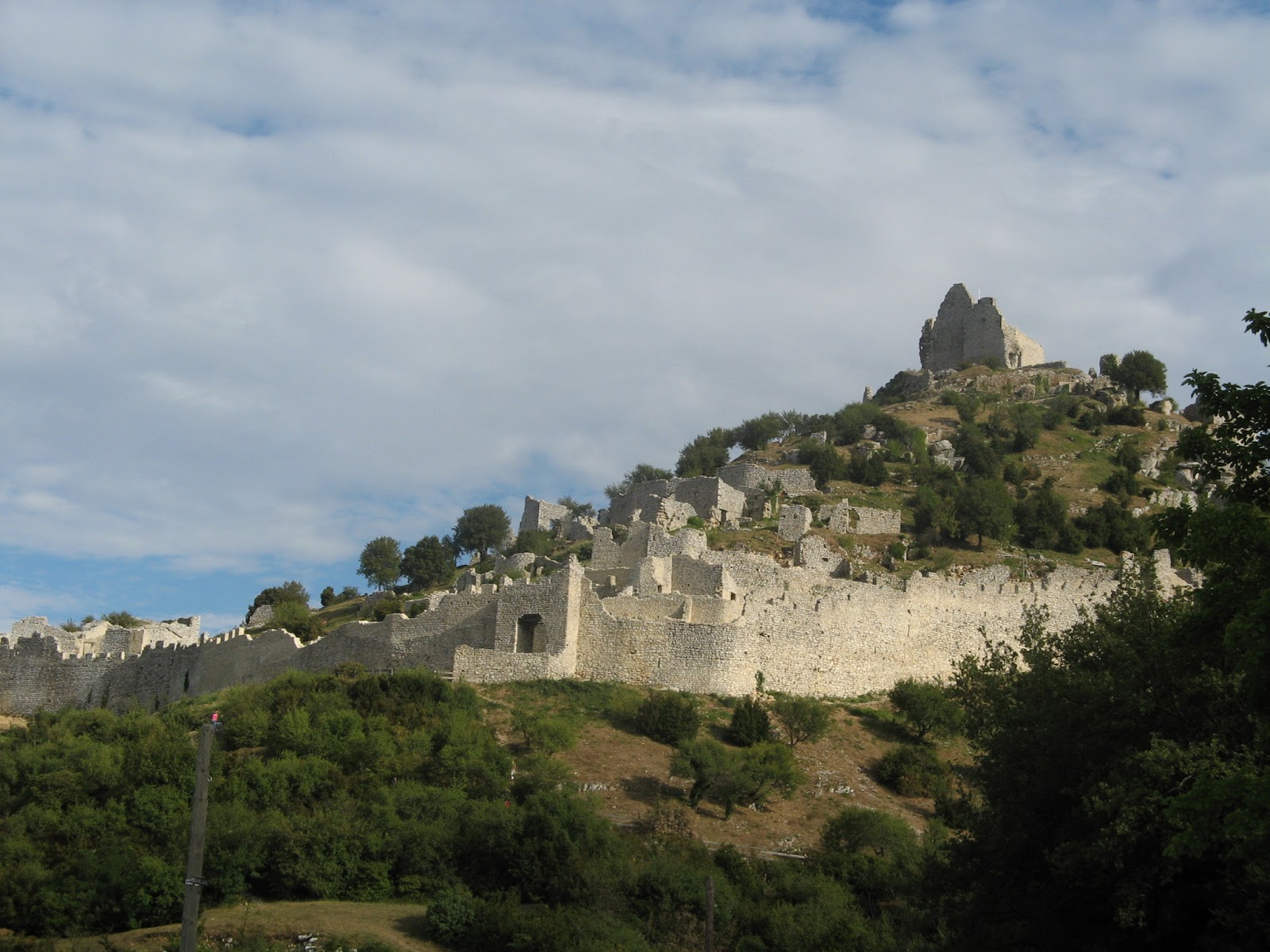 MES VIEUX CHATEAUX: Le château et le village de Crussol