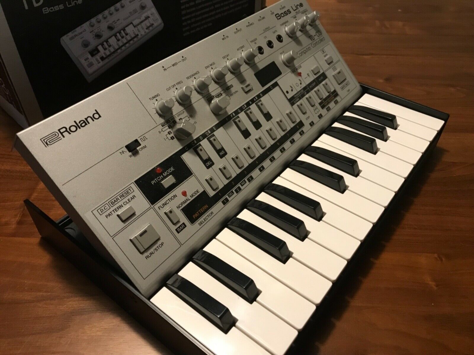 MATRIXSYNTH: Roland TB-03 Bass Line Synthesizer w/ Roland k-25m Keyboard