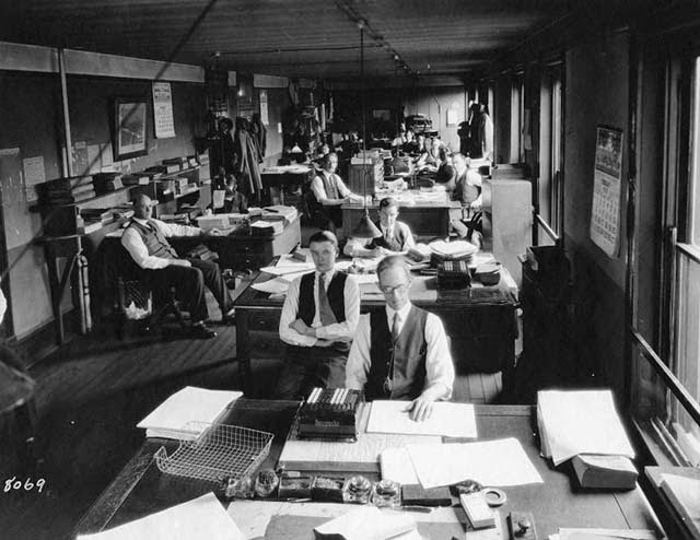 30 Vintage Photographs That Show Old Offices and People Who Were ...