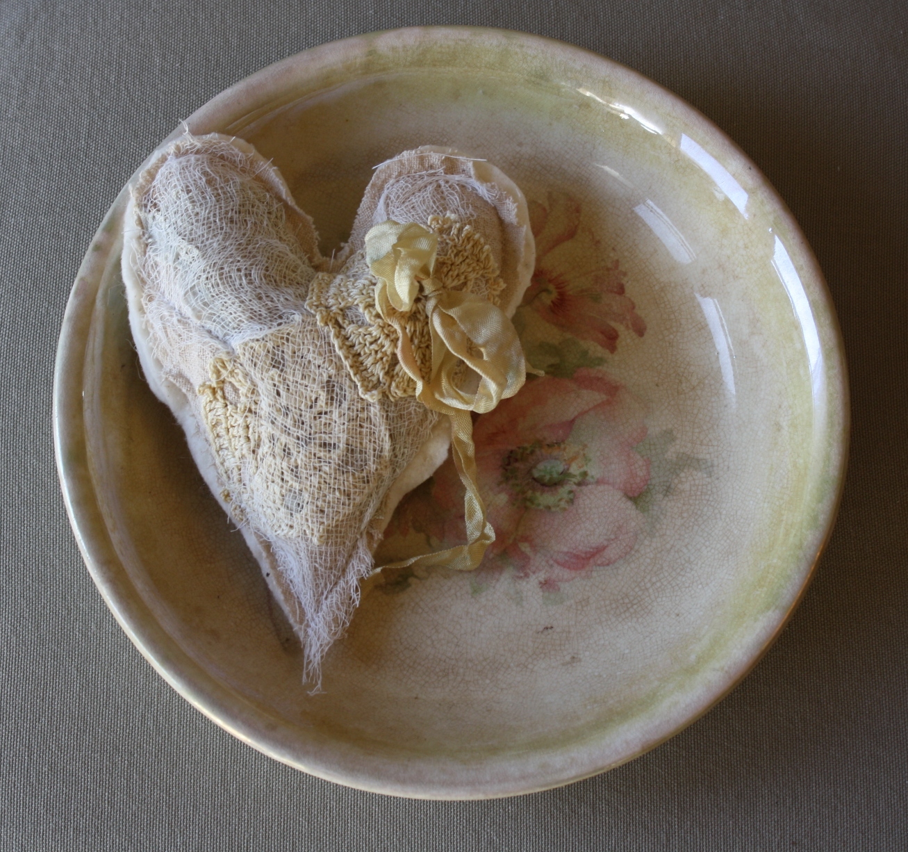 UMELECKY : Tattered Hearts