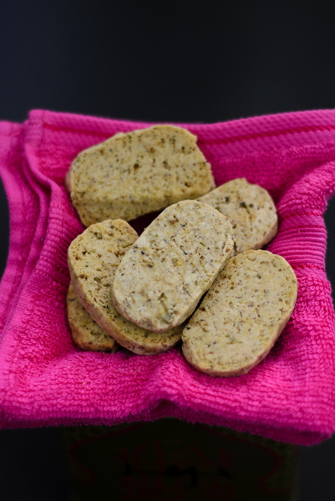 Vegetarian Tastebuds: Rosewater Scented Thandai Spiced Biscuits