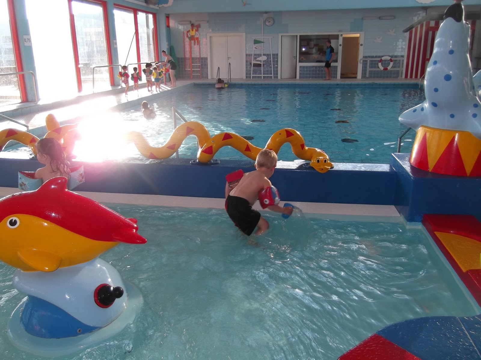 Mariaschool: peuter en 1ste kleuter naar het zwembad