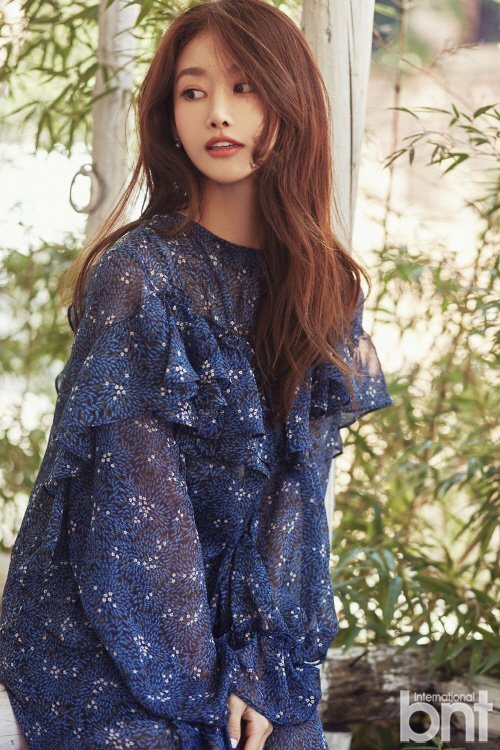 Crayon Pop's Song Boram continues to surprise with her helmetless beauty