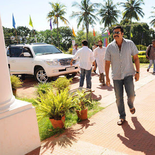 Stars And Cars: Mammootty's Car - Toyota Land Cruiser