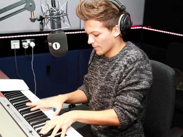 Live While We're Young : One Direction at BBC Radio 1 Pictures (JUST ...