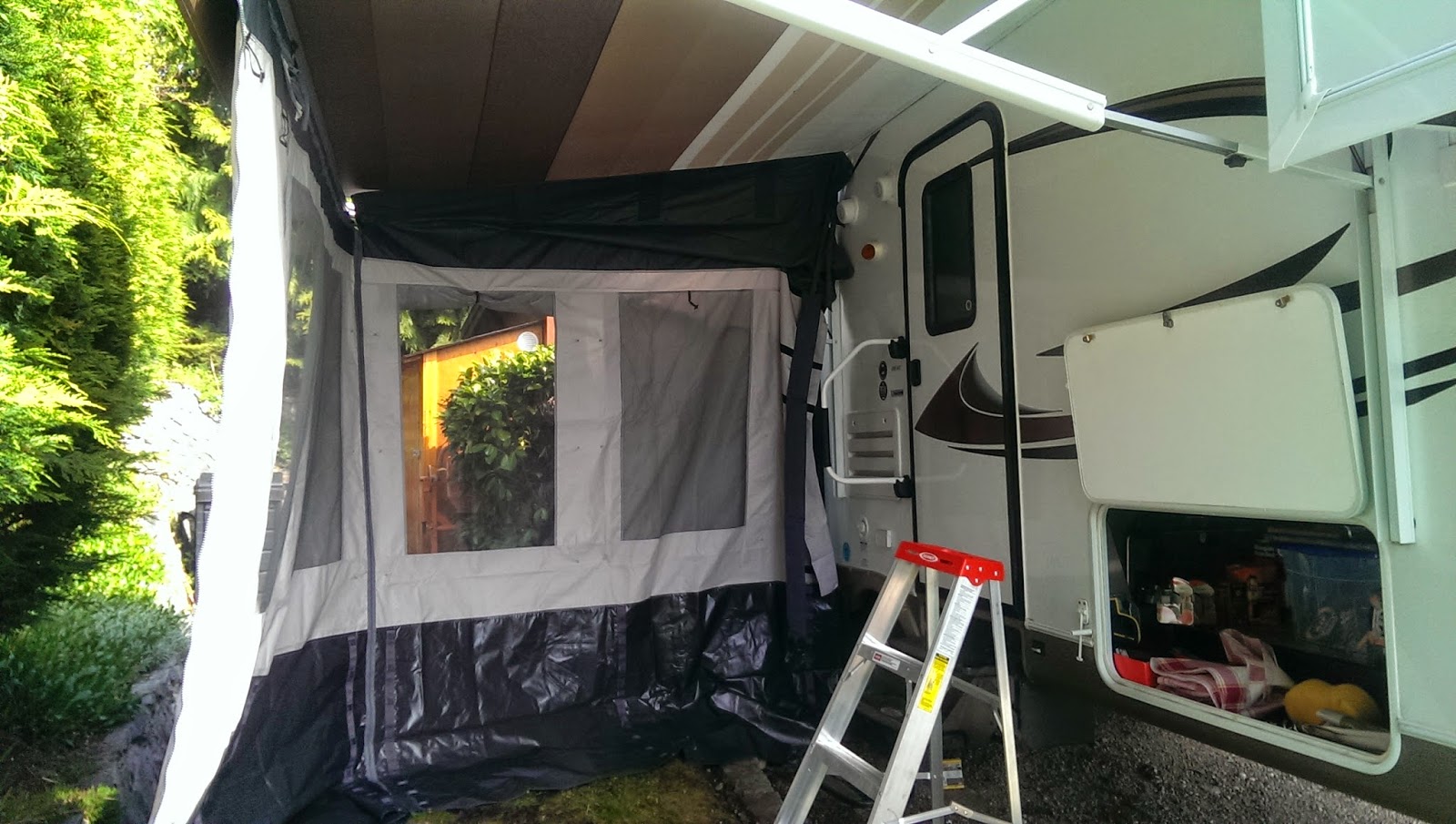 We Discover Canada And Beyond: Carefree Vacation'r Room