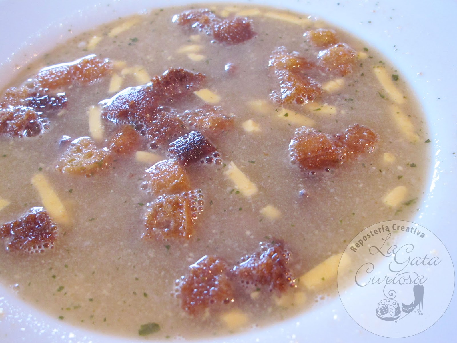 La Gata Curiosa: SOPA DE MENUDILLOS