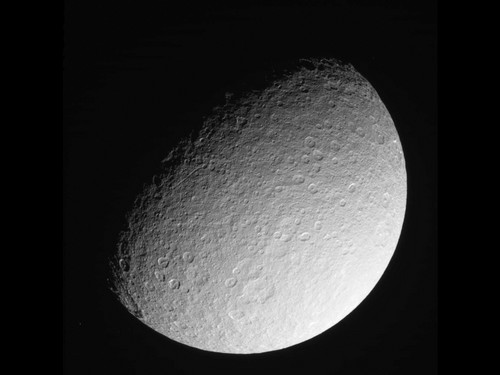 Recursos Educativos: Rhea, lua de Saturno, observada pela sonda Cassini