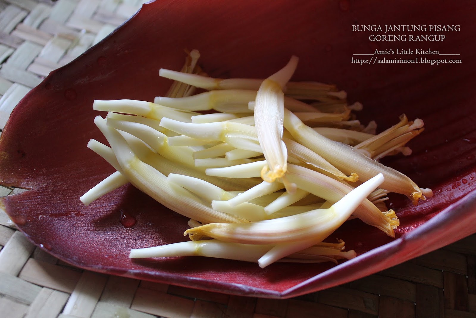 Cara Mudah Membuat Bunga Jantung Pisang Goreng Rangup - Amie's Little ...