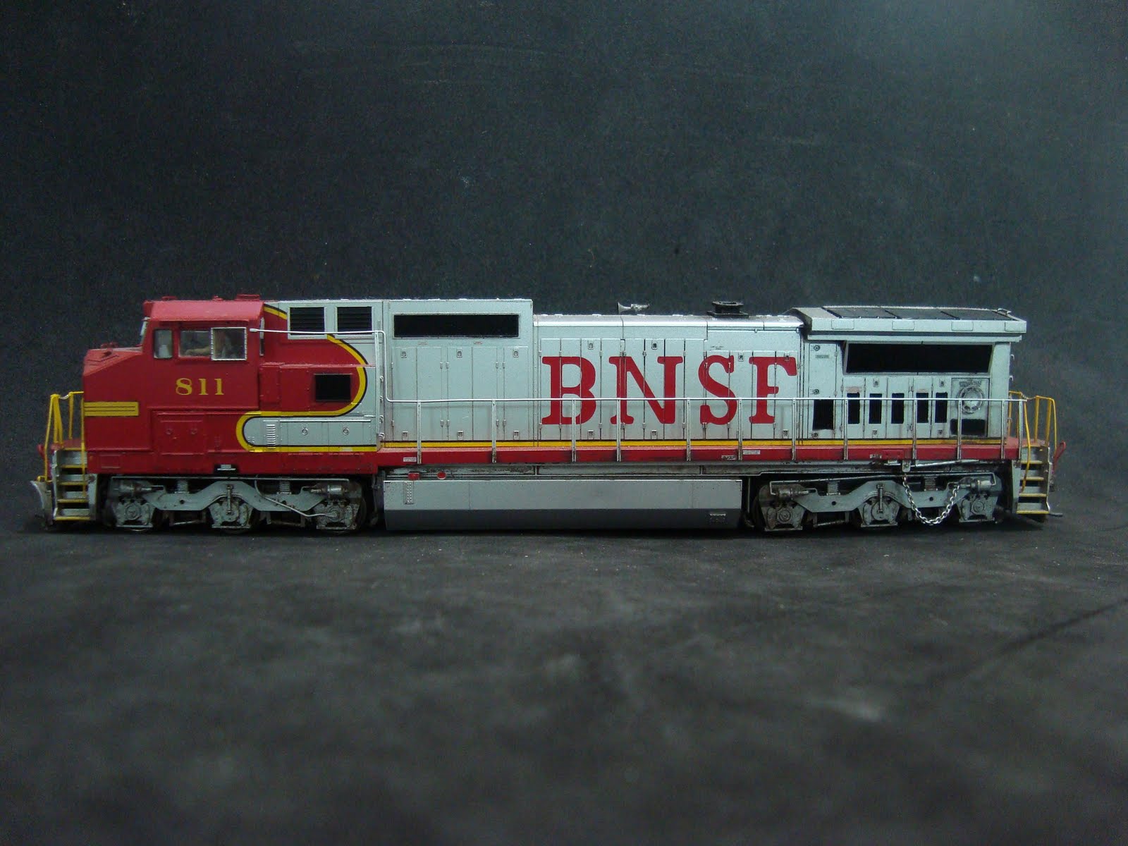 SFTRENS Ferromodelismo HO DCC: Locomotiva GE Dash 8-40CW BNSF 811 ...